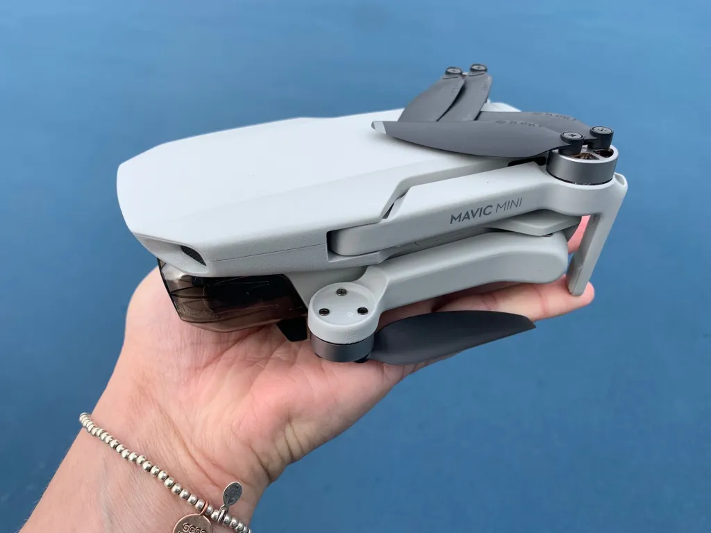 DJI Mini SE - самый дешевый квадрокоптер в линейке. Дата выхода ...