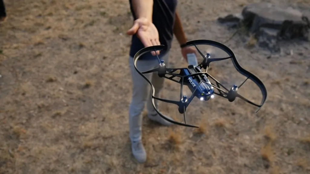 Минидроны Parrot Airborne Night - ночной дозор с воздуха и не только
