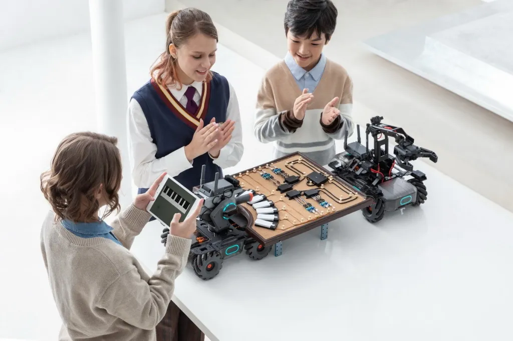 DJI представила робота-конструктора Robomaster EP для игр и обучения